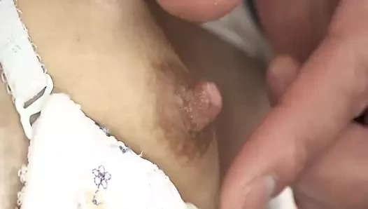 Französische geschwollene Brustwarzen | xHamster