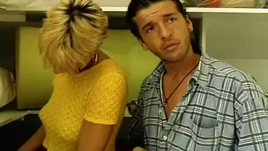 Delgada rubia alemana rociada con semen en sus pequeñas tetas | xHamster