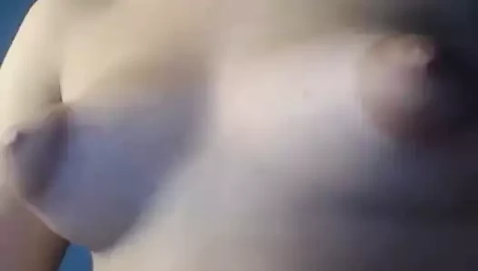 Geschwollene Brustwarzen | xHamster