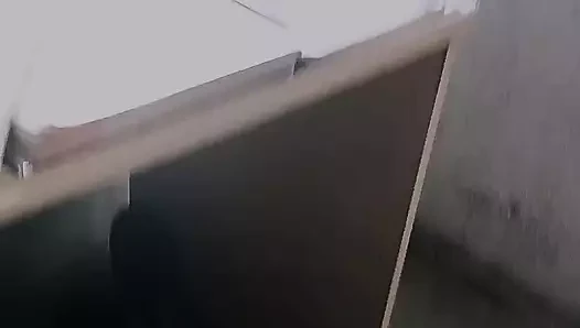 这个墨西哥拉丁裔的丰富鸡巴抹油，他撸管直到高潮 Xhamster