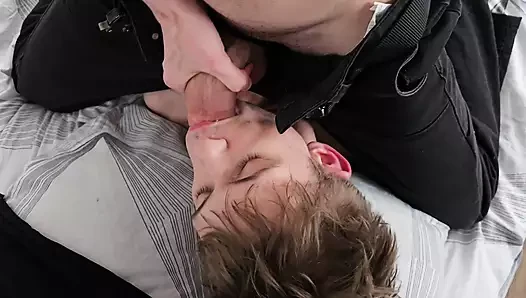 Schwuler Hengst fickt seine heterosexuelle Freundin von hinten tief und lang in den Arsch | xHamster