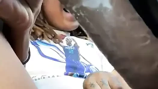 Ebenholz fingert im Auto | xHamster