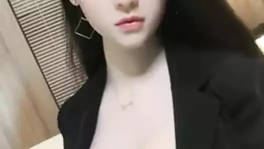 おっぱいが大きすぎる Xhamster